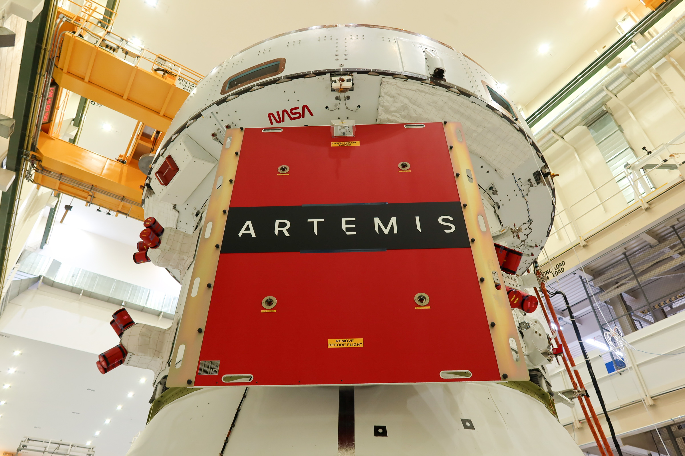 Engineers Install Orion Solar Array Wings for Artemis II - New Space ...